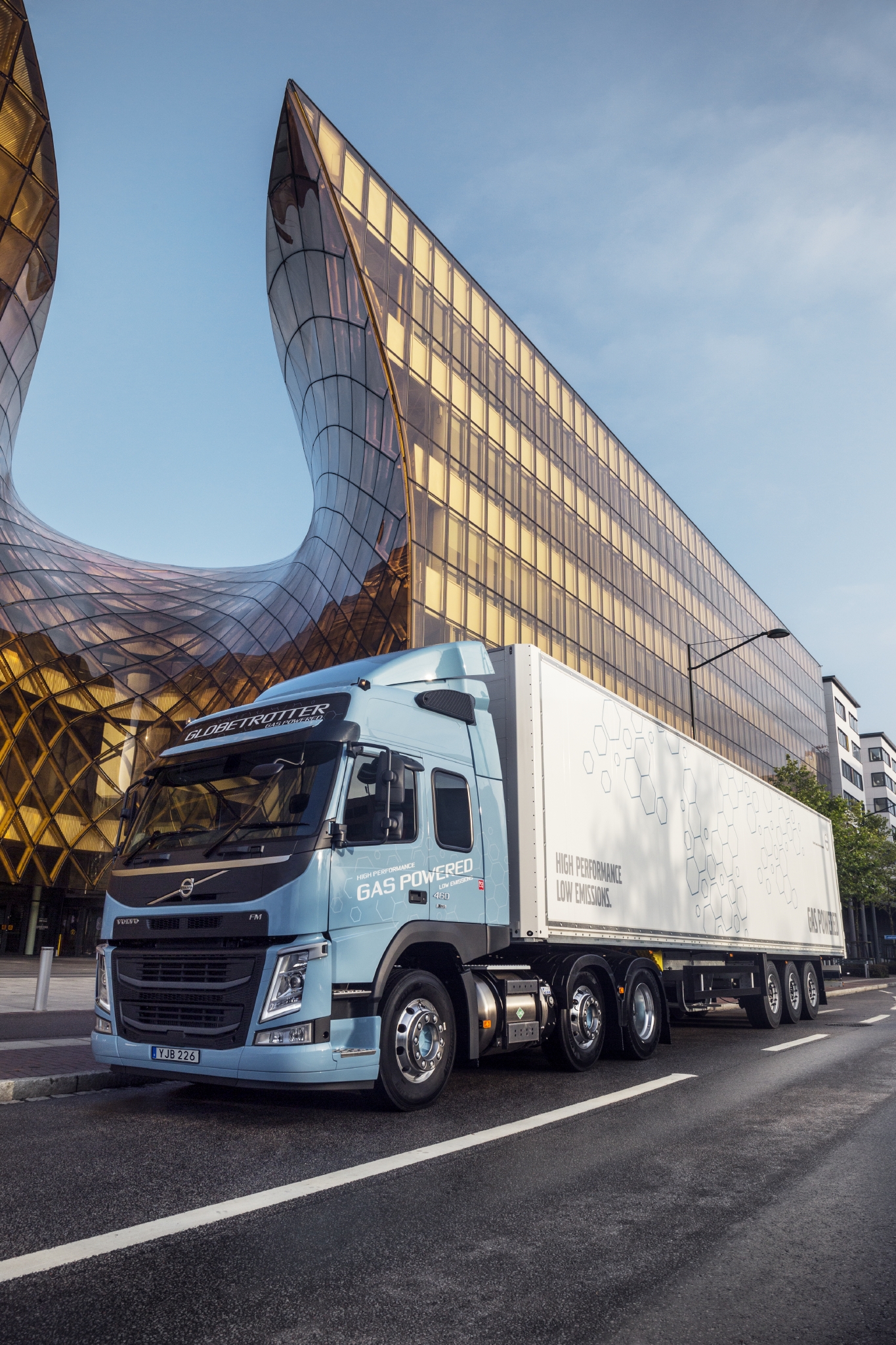 Maut-vrijstelling LNG-trucks definitief verlengd | Volvo Trucks