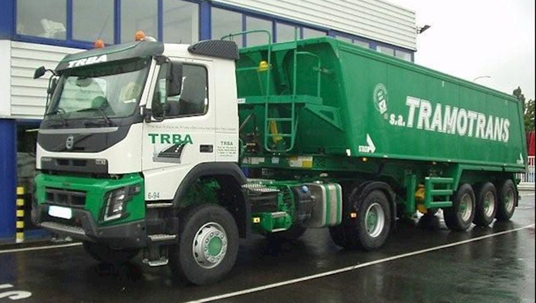 Tramo/TRBA vertrouwt op Volvo Trucks om stiptheid in wegwerkzaamheden ...